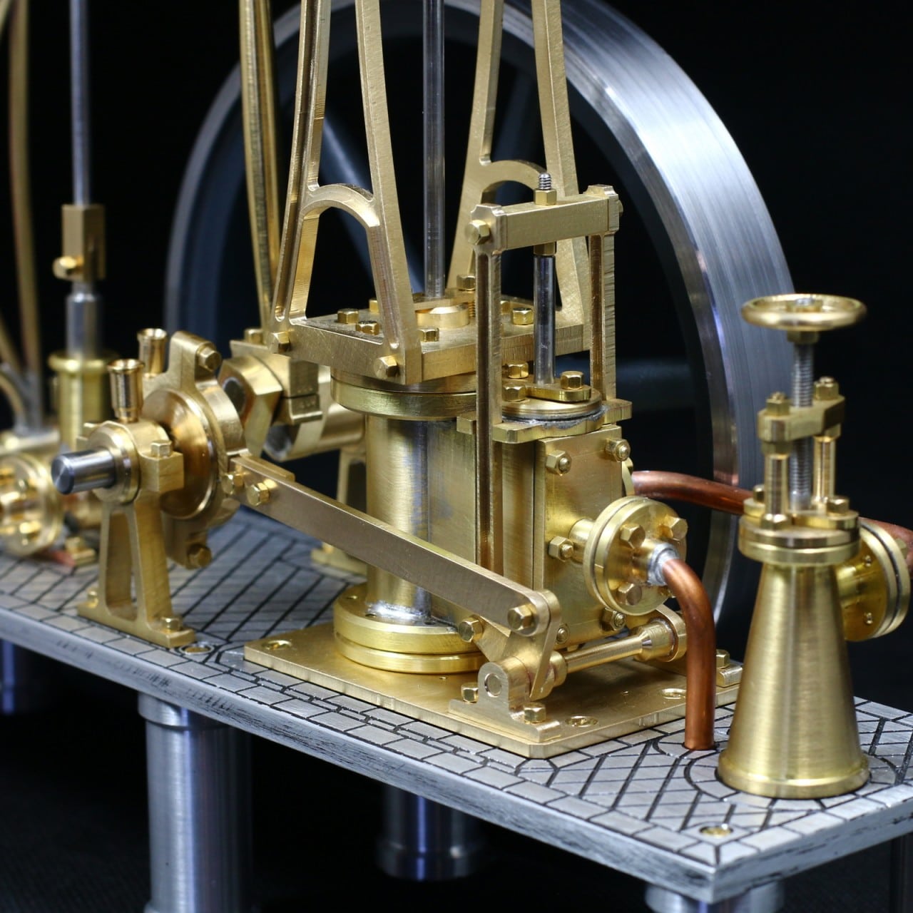 Grasshopper semi-balanced steam engine